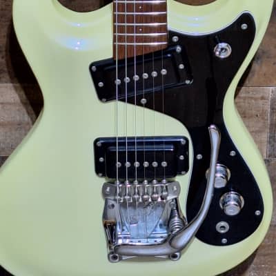 Mosrite The Ventures Avenger Built in Amplifier Black Made in | Reverb