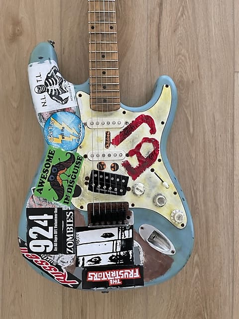 Billie Joe Armstrong "Blue" Guitar Replica | Reverb Canada