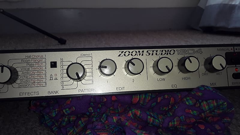 Zoom Studio 1204 Cool 90's Multi effect with Vocoder | Reverb
