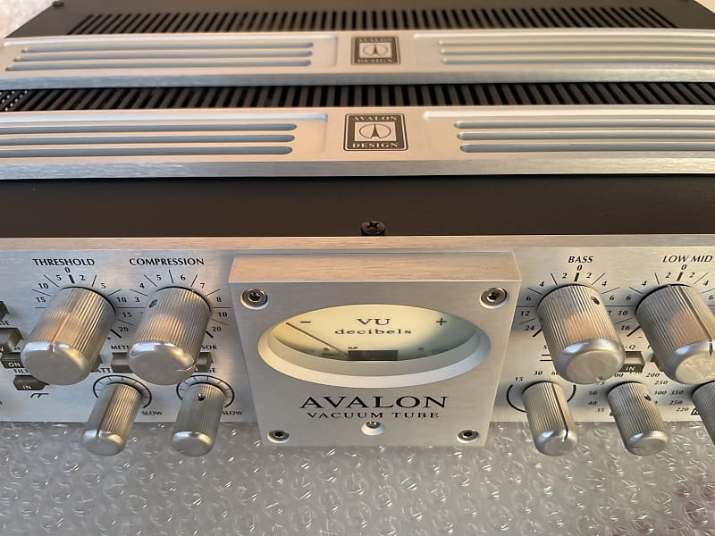 Avalon VT737 Sp - Microphone preamplifier | Reverb
