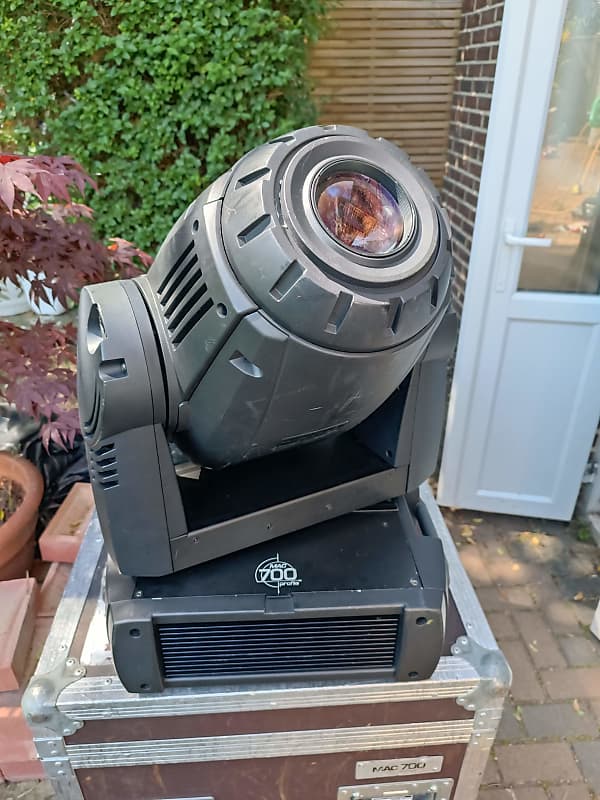 1x Martin Mac 700 Profile (In twin flightcase) | Reverb UK