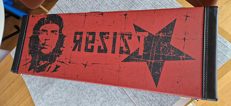 Postal Monkey Che Guevara Resist hard case (a rarity) | Reverb