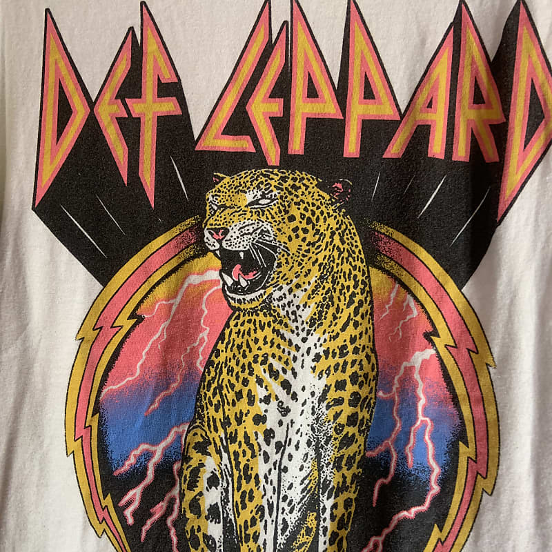 Def Leppard small white Graphic preowned T-shirt | Reverb