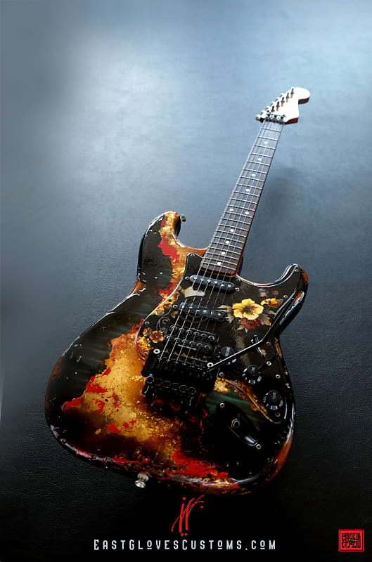 Fender Stratocaster Geisha Foto Flame/ Gold Leaf Relic Made | Reverb