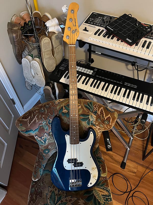 Jay Turser JTB-40 Trans Blue | Reverb