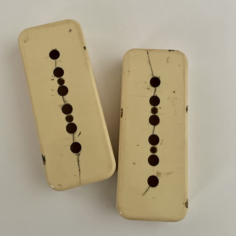59 Parts aged Gibson P90 pickup covers, set of 2, light | Reverb UK