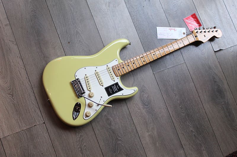 FENDER Player II Stratocaster Hialeah Yellow, 3, 54 KG | Reverb