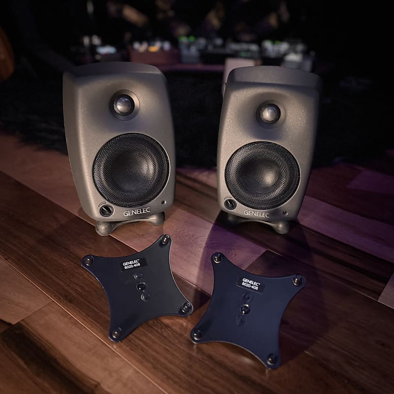 Genelec 8020B Stereo Pair with 408 Threaded Stand | Reverb Canada