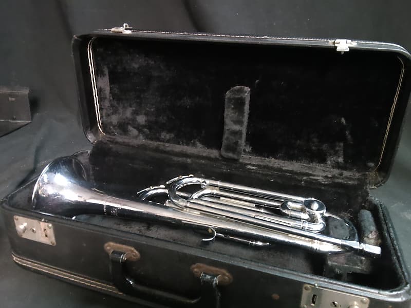 Getzen Deluxe 2 Valve Bugle serial B2477 - Silver | Reverb