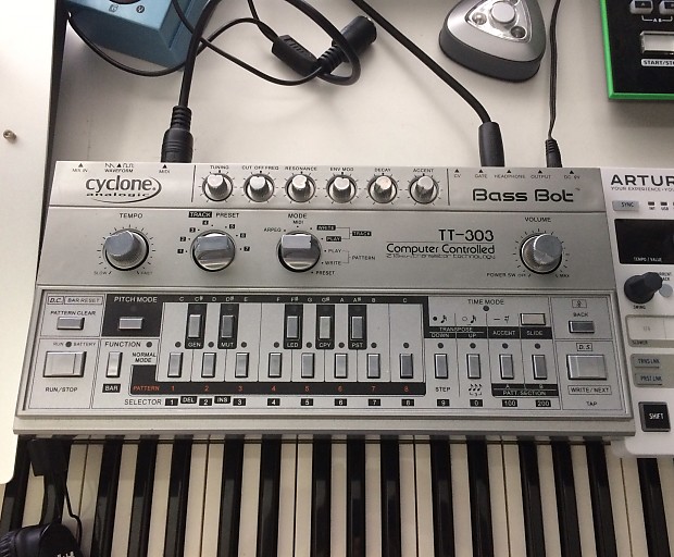 Cyclone Analogic TT-303 Bass Bot v1 (TB-303 clone) | Reverb UK