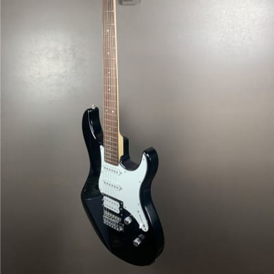 Yamaha Pacifica 112V Black | Reverb