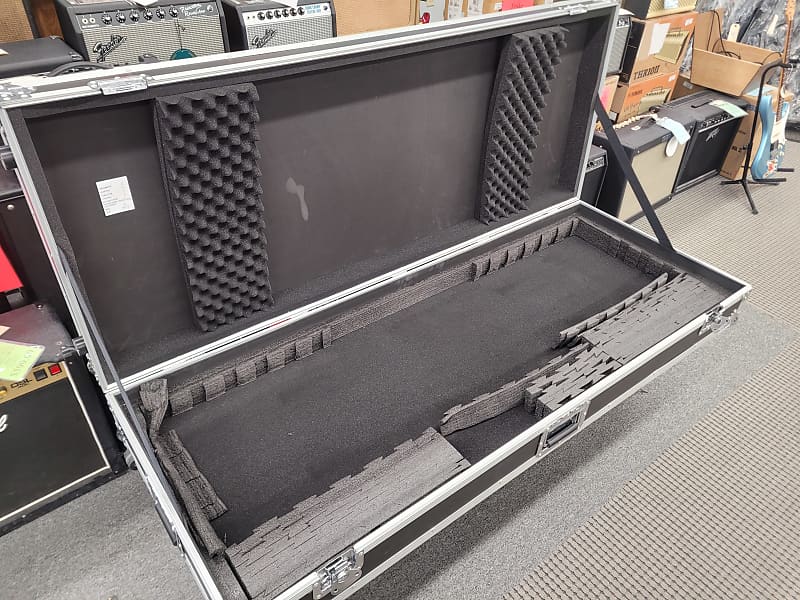 Road Runner 88-key keyboard flight case with wheels - Black | Reverb