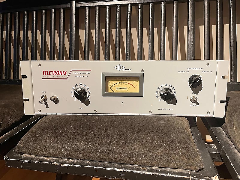 Universal Audio LA-2A Leveling Amplifier / Optical Compressor | Reverb