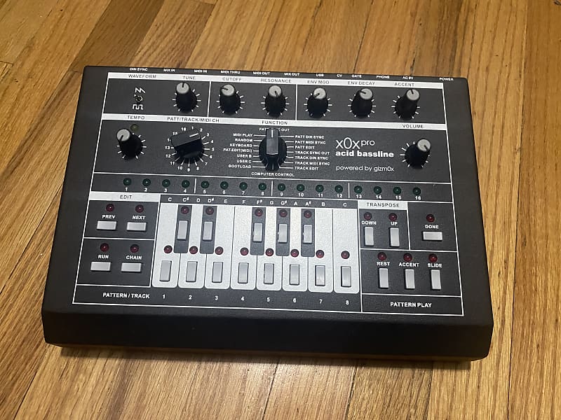 X0xb0x Gizm0x tb-303 tribute | Reverb