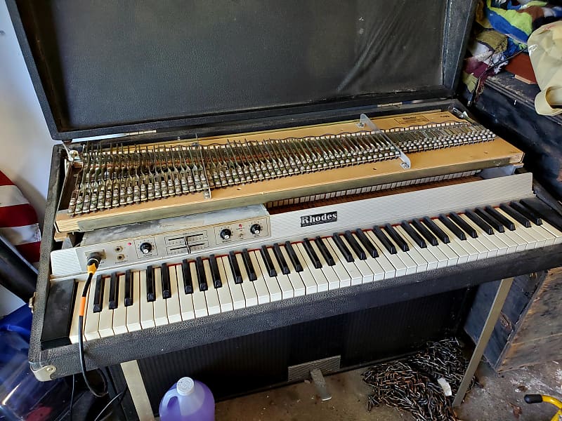 Fender Rhodes 73 suitcase | Reverb