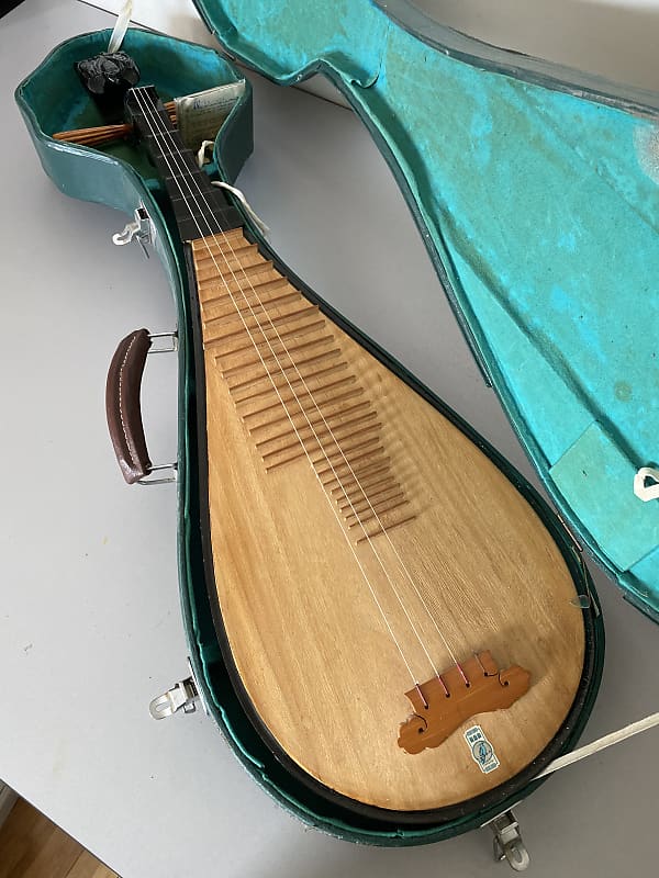 Pipa traditional Chinese fretted 4-string lute | Reverb