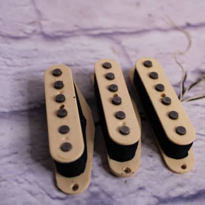 vintage 80's aftermarket Strat Pickups - White bottom ( SET | Reverb