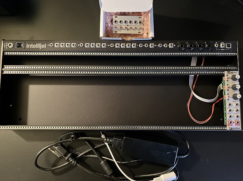 Intellijel 4U 104HP Palette Case With Extras | Reverb