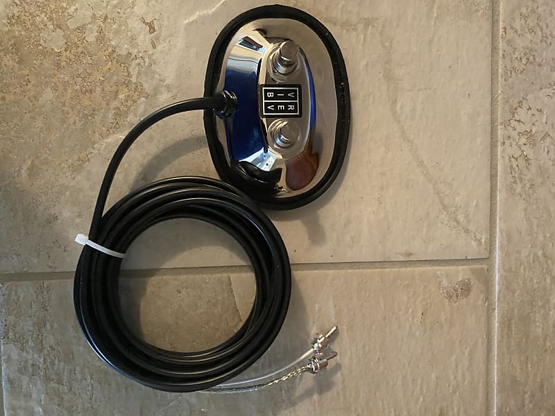 Fender 099-4051-000 2-Button Vibrato/Reverb Footswitch with | Reverb