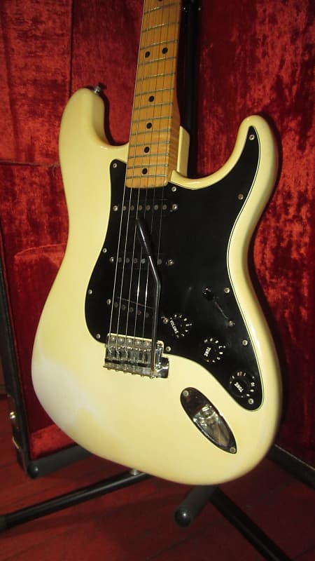 1977 Fender Stratocaster White | Reverb