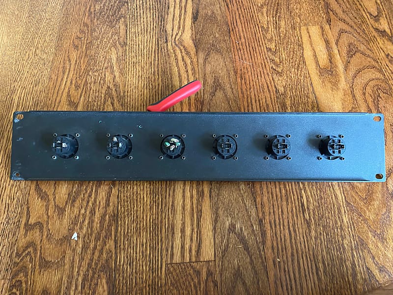 (6) Neutrik NL4 Connector in 19" Rack Panel | Reverb