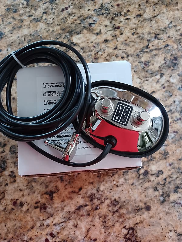 Fender 2 - Button Vibrato / Reverb Foot-Switch 2022 chrome | Reverb