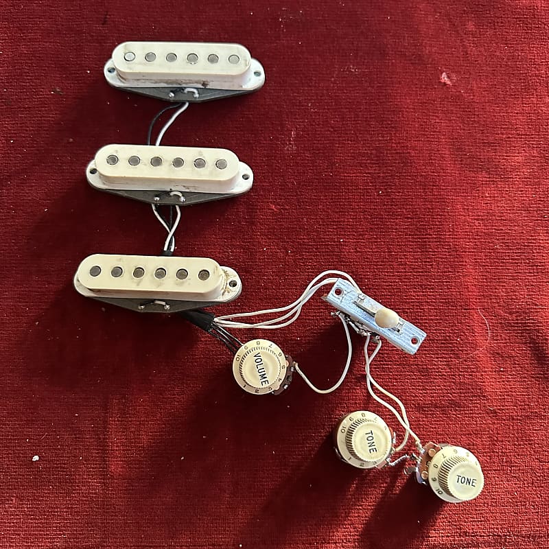 pickups, pots, switch Fender Stratocaster 1974 | Reverb UK