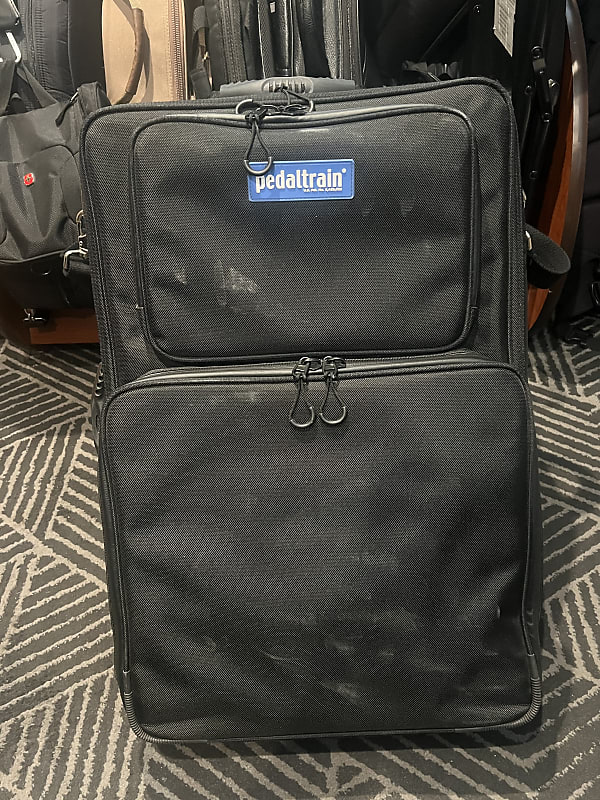 "Pedaltrain Classic 2 with power supply and Premium bag" | Reverb