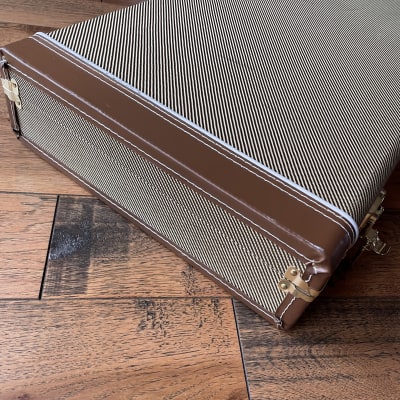 Road Runner Tweed rectangular Strat-style hardshell case | Reverb