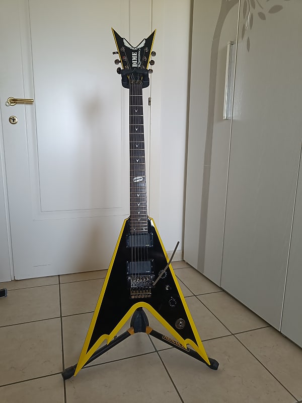 Dean Razorback V 255 Black with Yellow bewels | Reverb