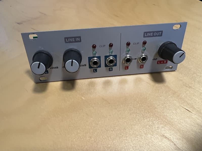 Intellijel Stereo Line in Line Out 1U 2015 - 2021 - Silver | Reverb