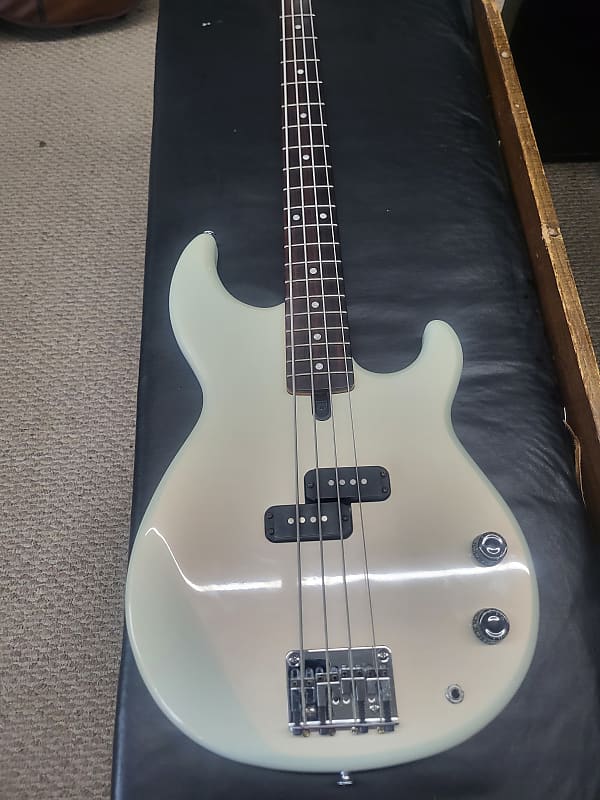 Yamaha BB300 | Reverb