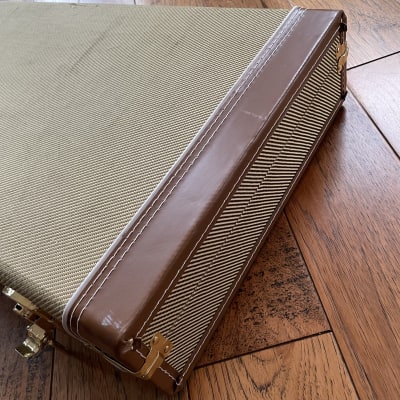 Road Runner Tweed rectangular Strat-style hardshell case | Reverb