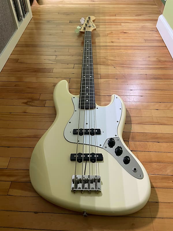 Squier Jazz Bass MIJ 1985-1986 White | Reverb
