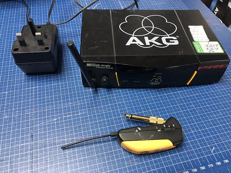AKG SR 40 s Wireless guitar system | Reverb