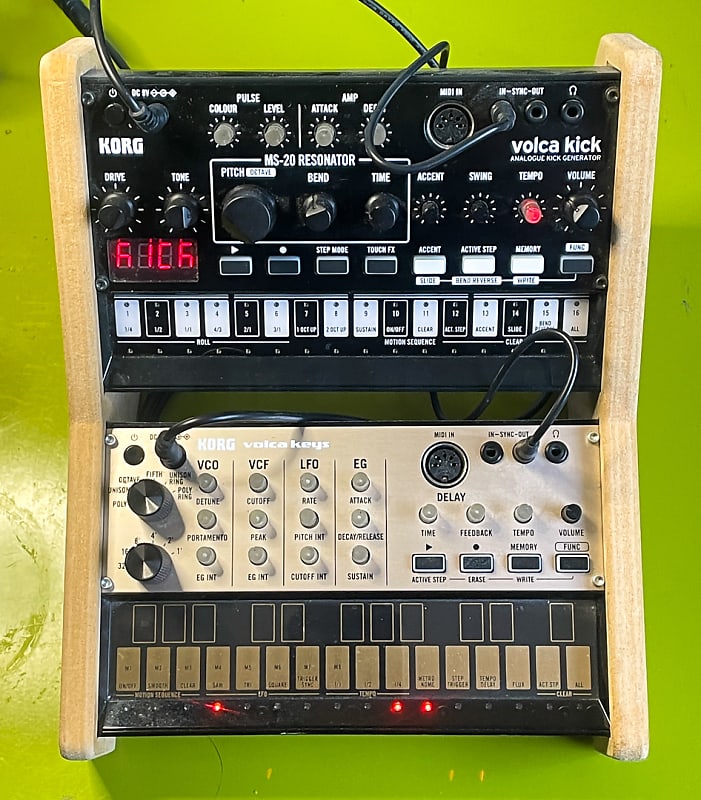 Korg Volca Keys & Volca Kick 2020s - Gloss, boxed with stand | Reverb