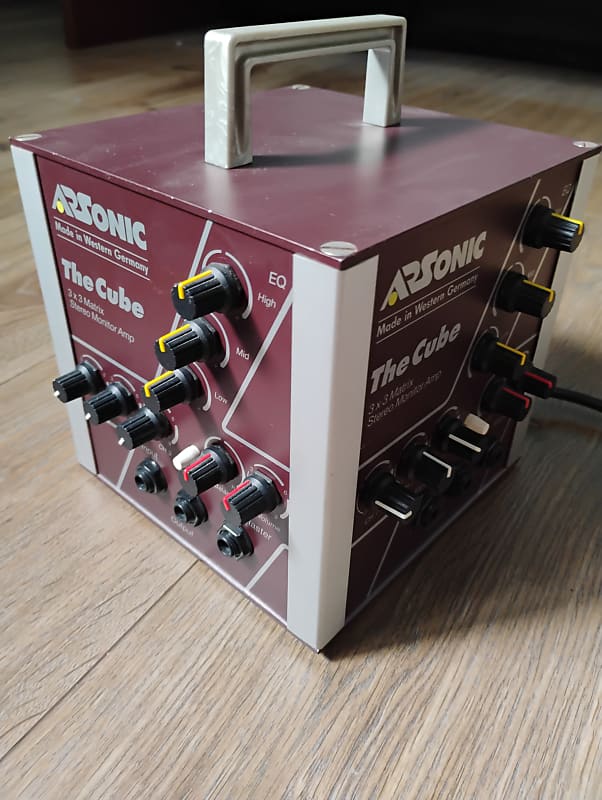 Arsonic Cube 3x3 monitor matrix and headphoneamp | Reverb Deutschland