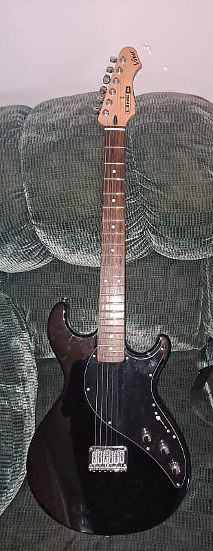 Line 6 Variax 300 & Case - Black w/ black pickgaurd | Reverb