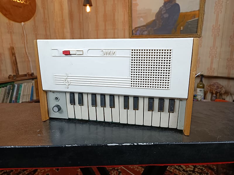 VINTAGE SOVIET ANALOG SYNTHESIZER USSR EMI synth | Reverb