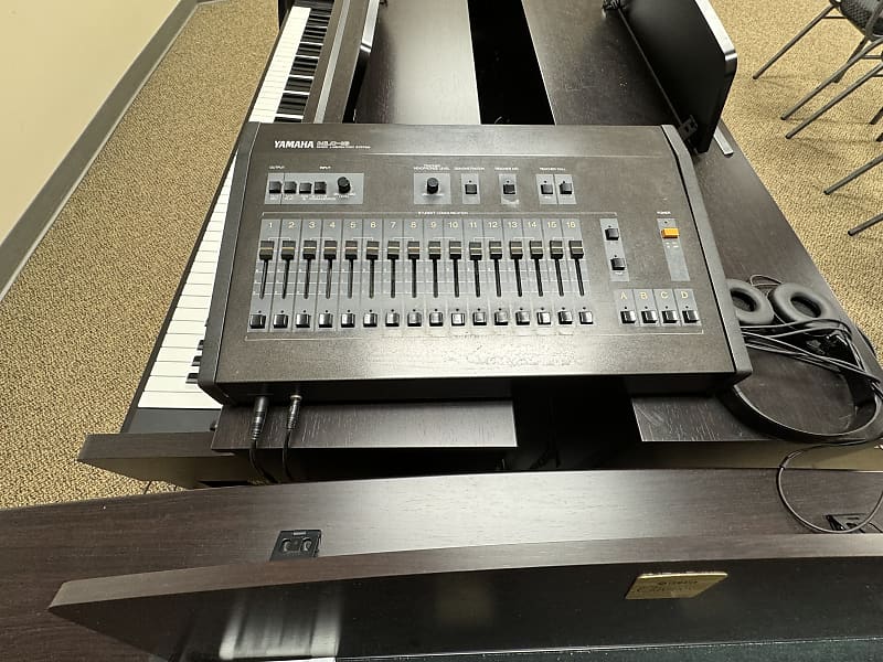 Yamaha MLC-100 Keyboard Lab Teaching Console | Reverb
