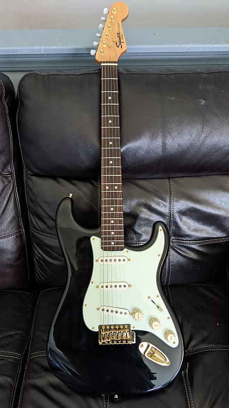Squier Strat SE 2000's Black | Reverb