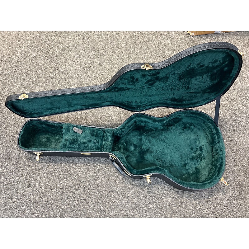 Martin 00 Acoustic Guitar Hardshell Case (Pre-Owned) | Reverb