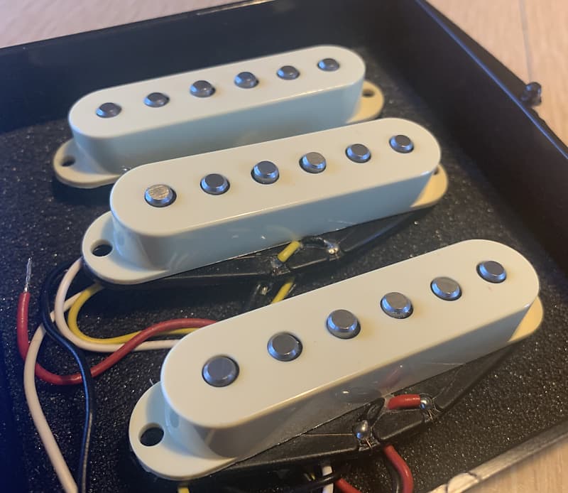 Fender Player Series Alnico 5 Strat Single-Coil 2022 - | Reverb UK