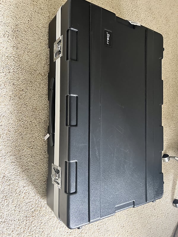 Gator Hard Shell Synthesizer Travel Case - Rolling Black | Reverb
