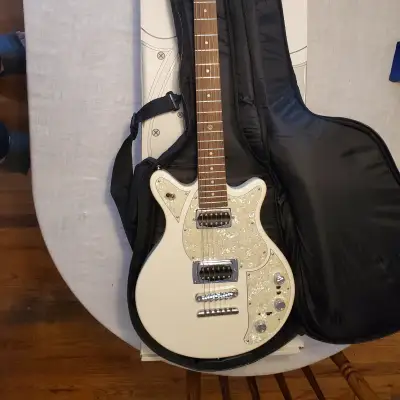 First Act VW Garage Master, White w/White Pearliod | Reverb