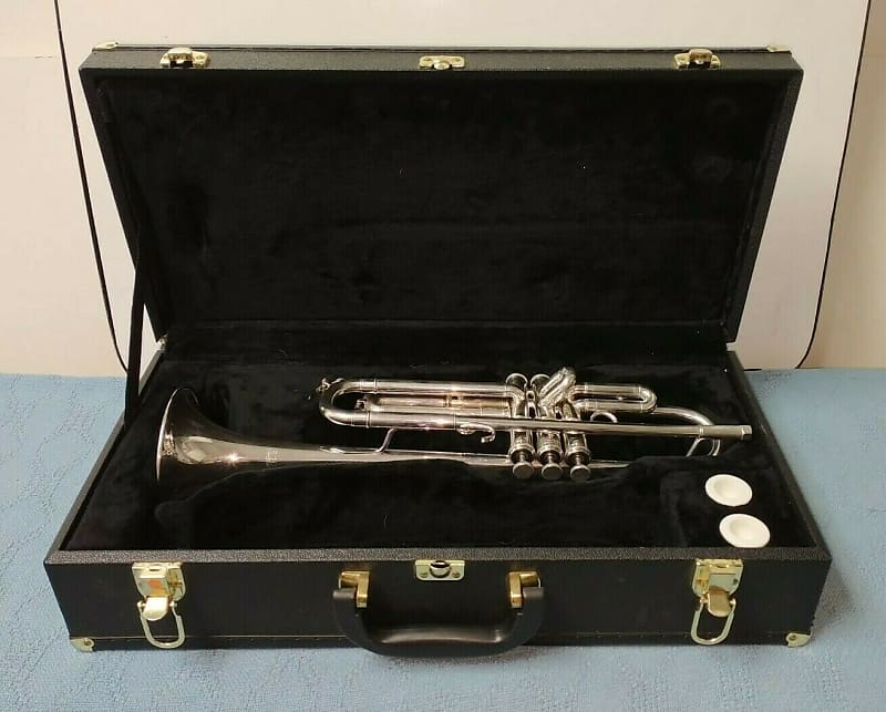 Vintage F Besson International Series BE800 Trumpet With Case | Reverb