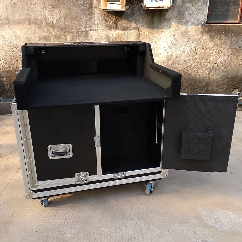 Show Logistics Easy Tip Flight Road Cases for Midas M32 mixer | Reverb