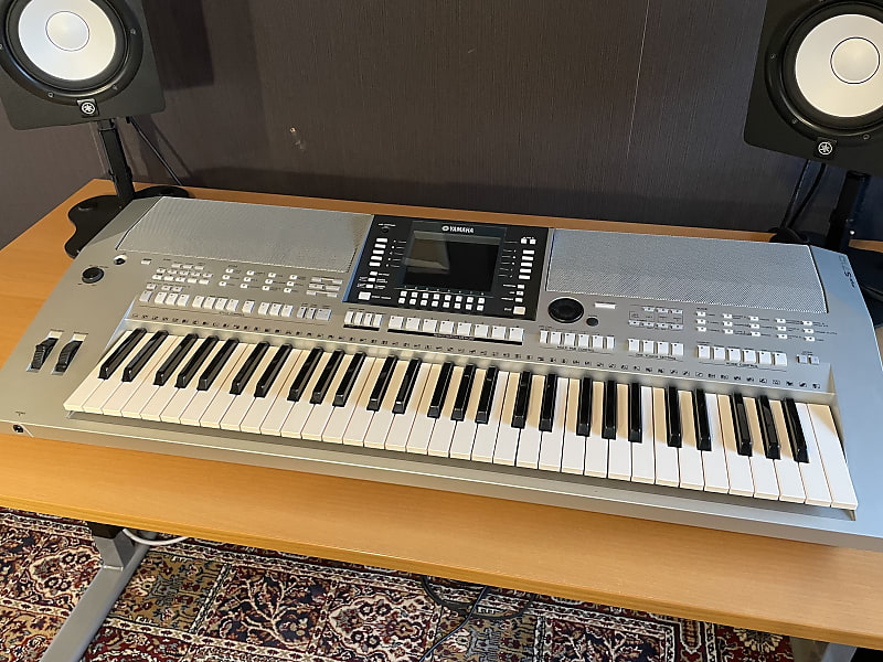 Yamaha PSR-S710 2011 Silver | Reverb