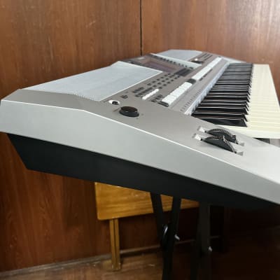 YAMAHA PSR-S700 MegaVoice Technology, 16-Track Sequencer and | Reverb