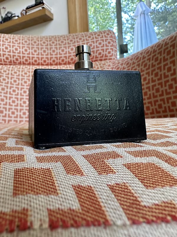 Henretta Engineering Black Hole Chorus - Blackout | Reverb